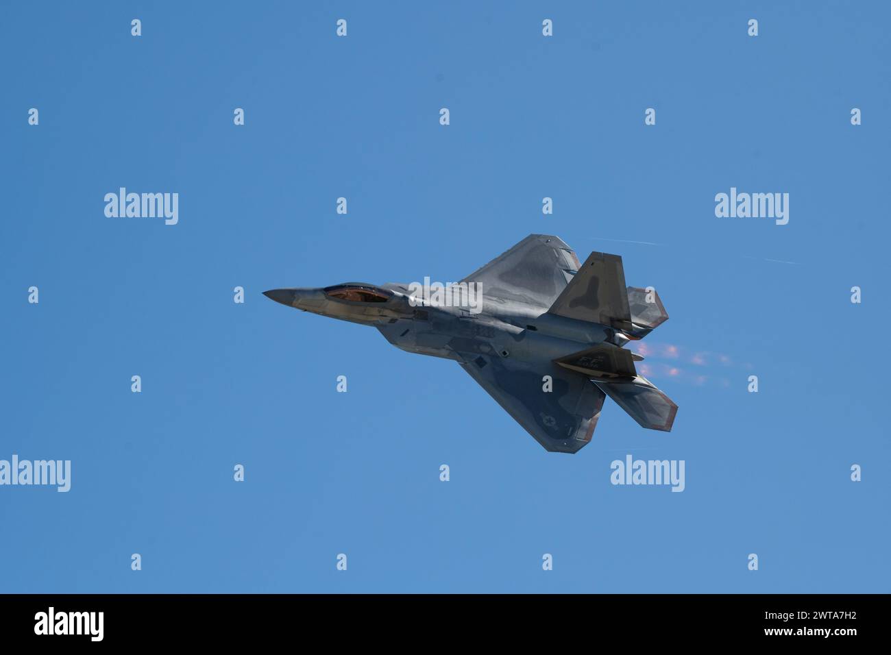 U.S. Air Force F-22 Raptor Demonstration Team performs aerobatic ...