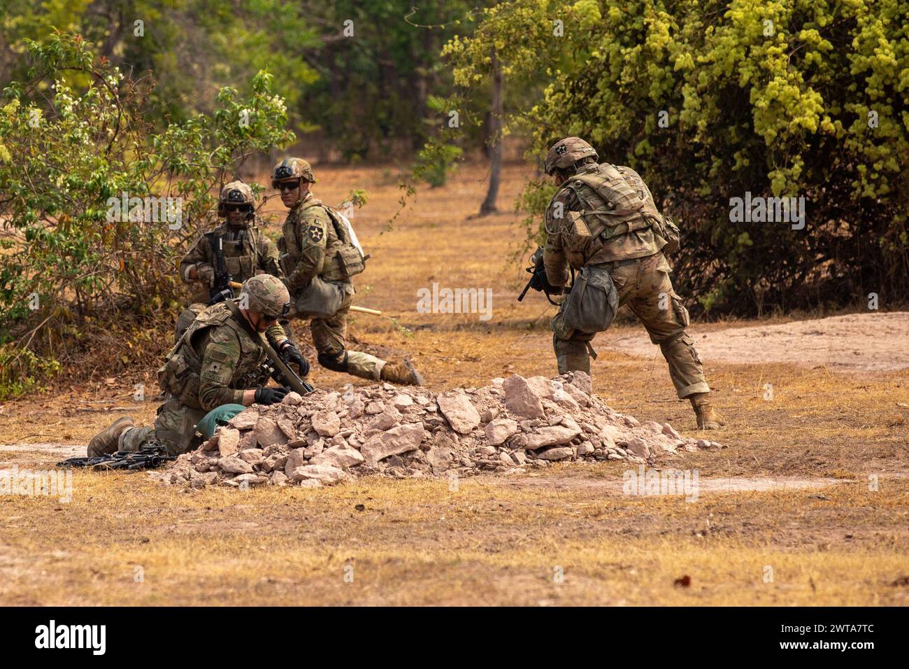 U.S. Army infantrymen assigned to Bravo Company, 1st Battalion, 17th ...