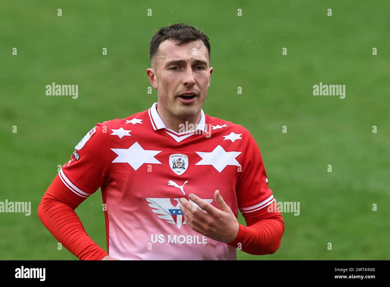 Josh Earl of Barnsley during the Sky Bet League 1 match Barnsley vs ...