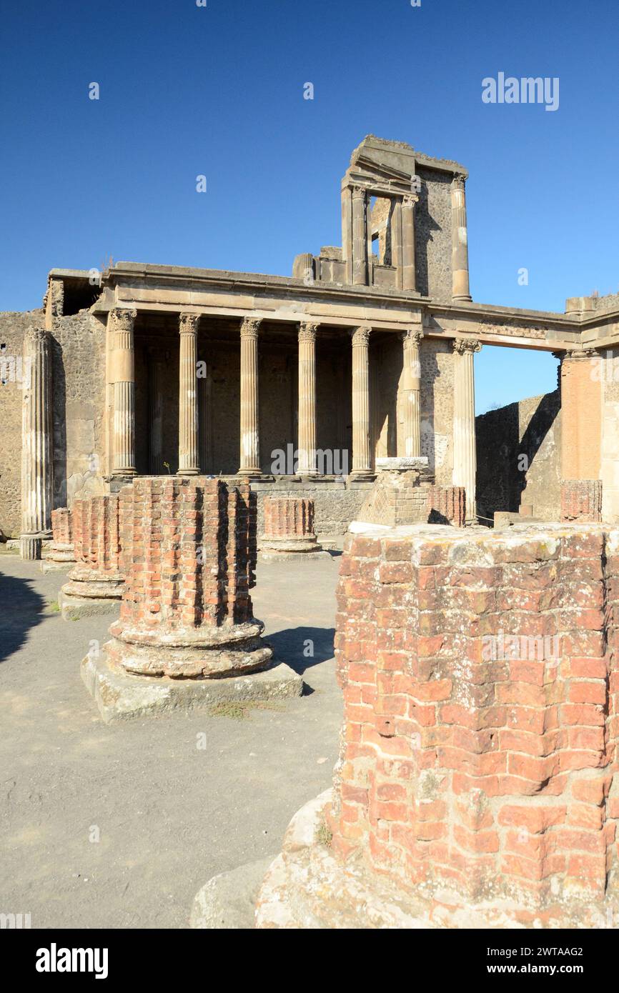Ancient roman city of Pompeii in the shadow of Mount Vesuvius Stock ...