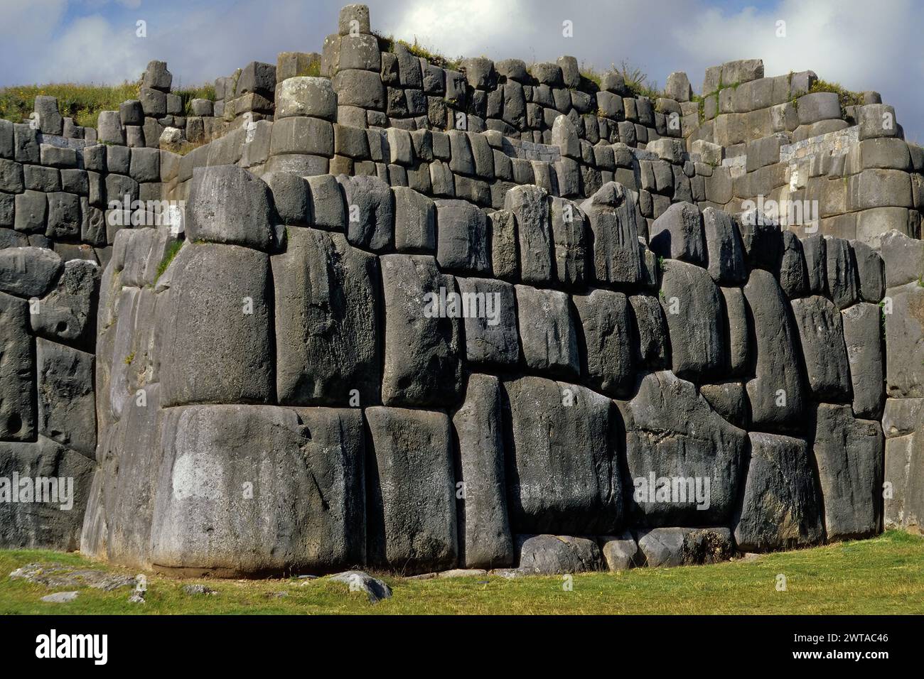 Inca stonework sacsayhuaman peru hi-res stock photography and images ...