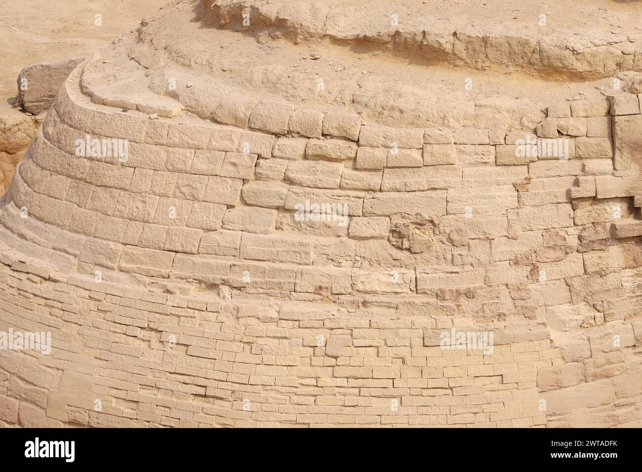 Pyramid khafre behind the sphinx hi-res stock photography and images ...