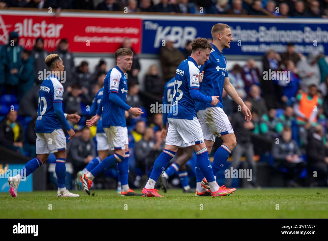 Nathan Broadhead of Ipswich Town celebrates with teammates after making ...