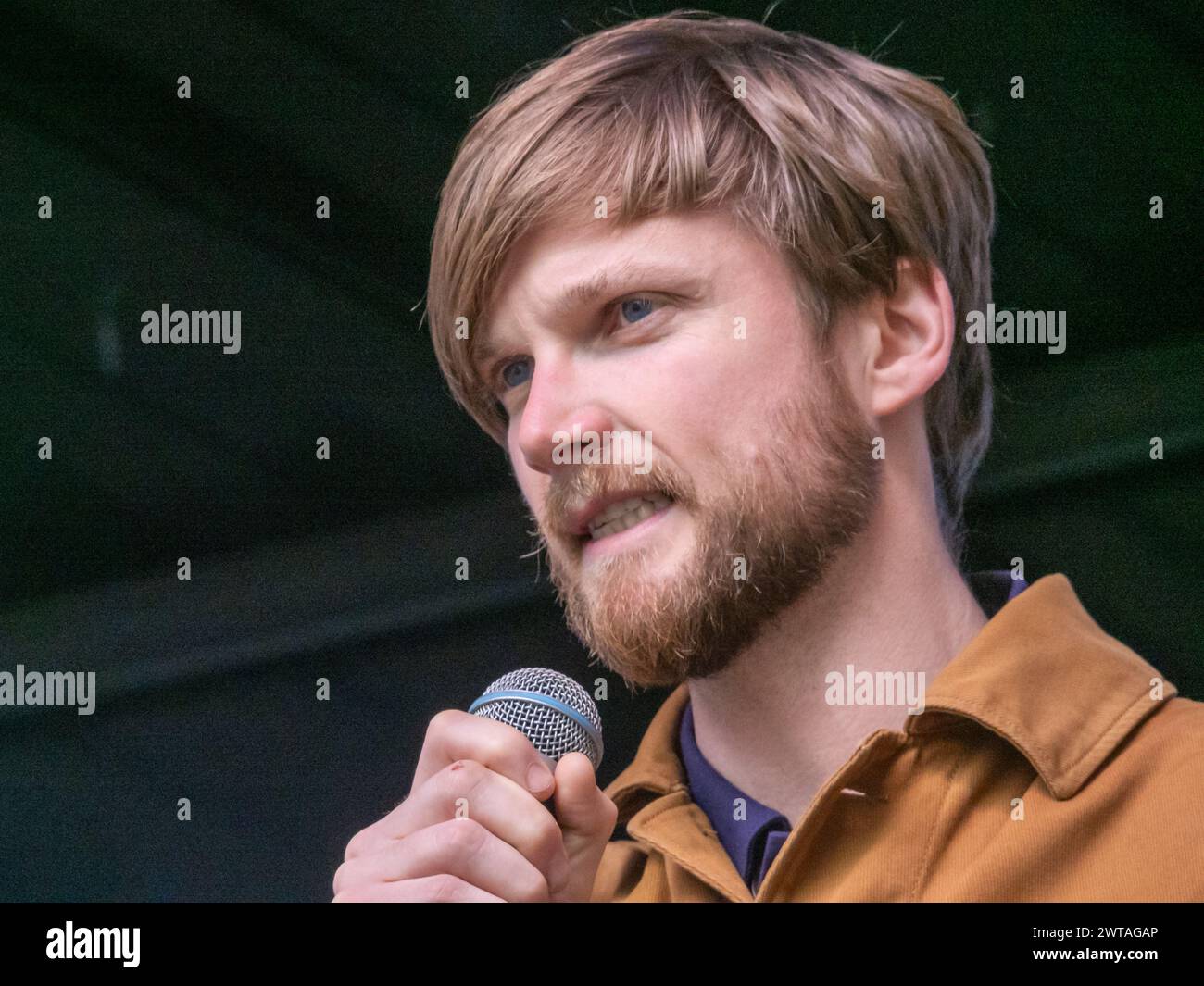 Antisemitism campaigner hi-res stock photography and images - Alamy