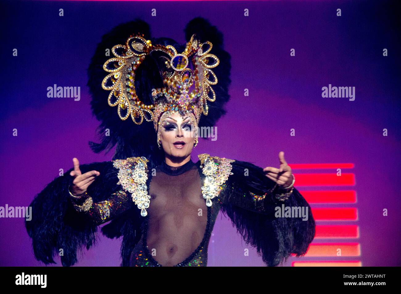 Drag sira hi-res stock photography and images - Alamy