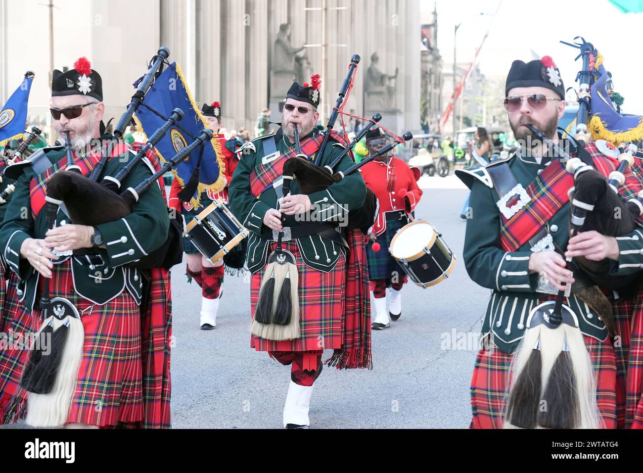 St patricks day 2024 bagpipers hi-res stock photography and images - Alamy