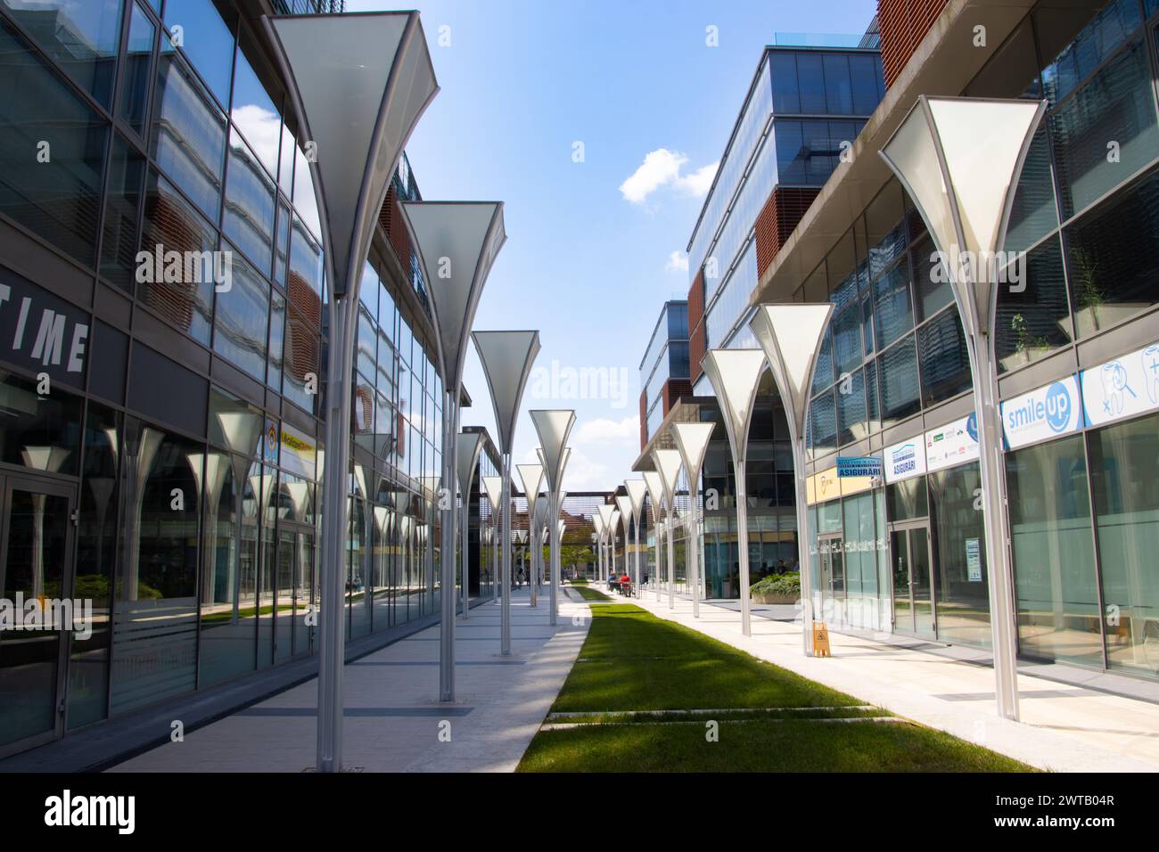 Office complex buildings hi-res stock photography and images - Alamy