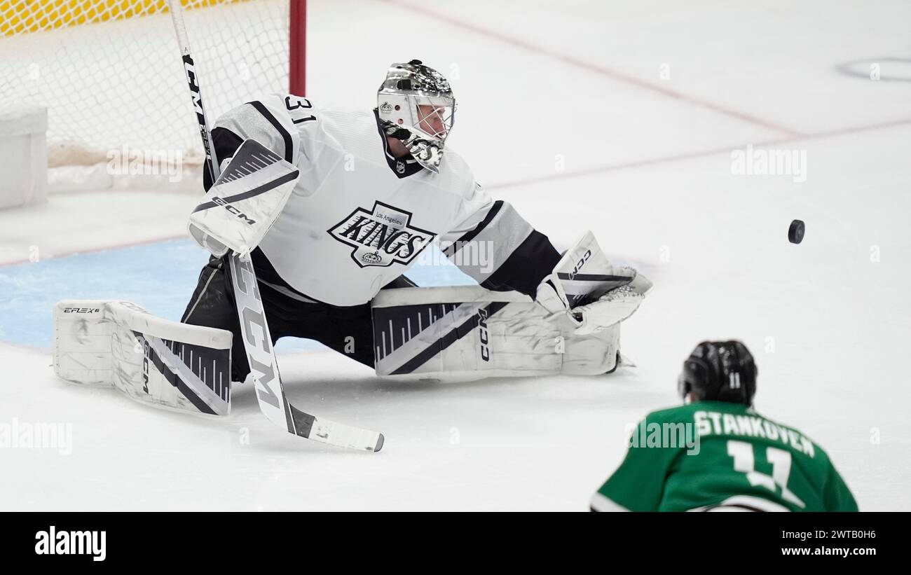 Los Angeles Kings goaltender David Rittich (31) defends the goal as ...