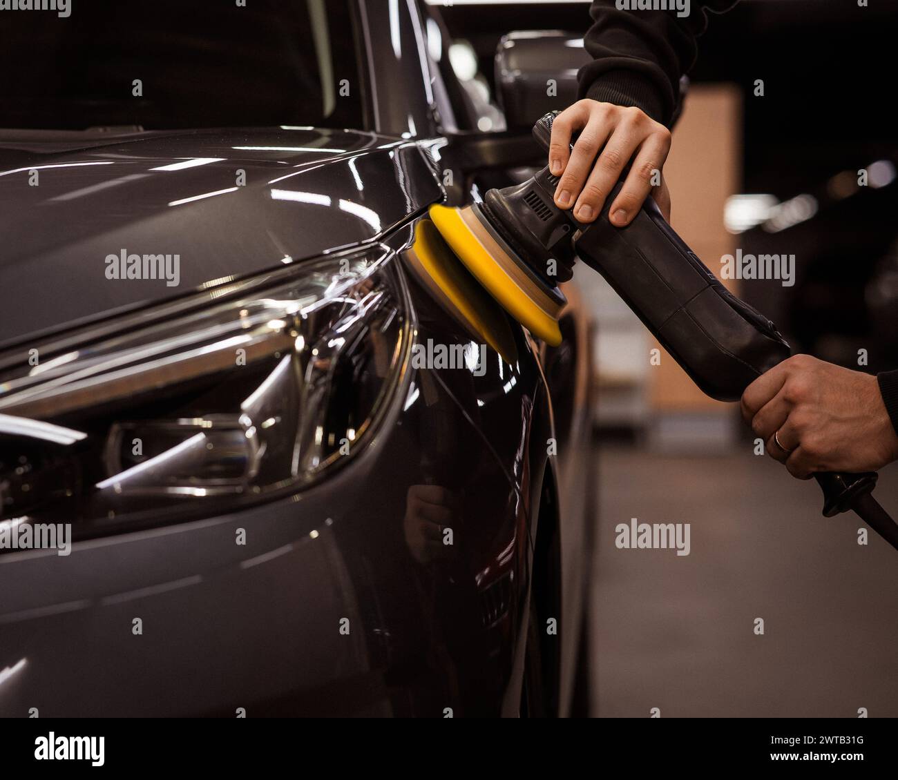 A master polishes the surface of a car body Stock Photo - Alamy