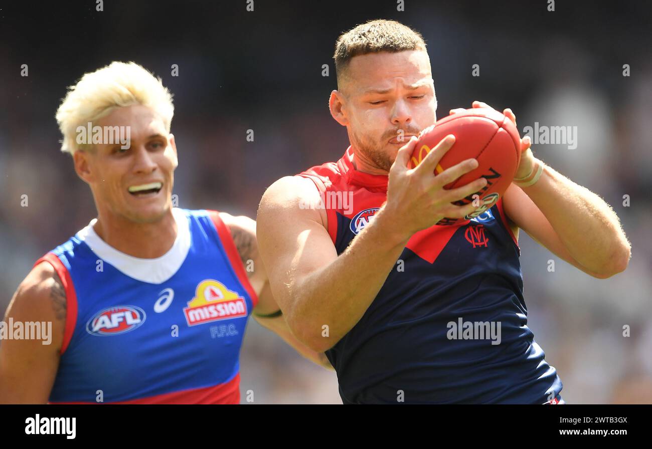 Melbourne, Australia. 17th Mar, 2024. Rory Lobb of the Bulldogs (left ...
