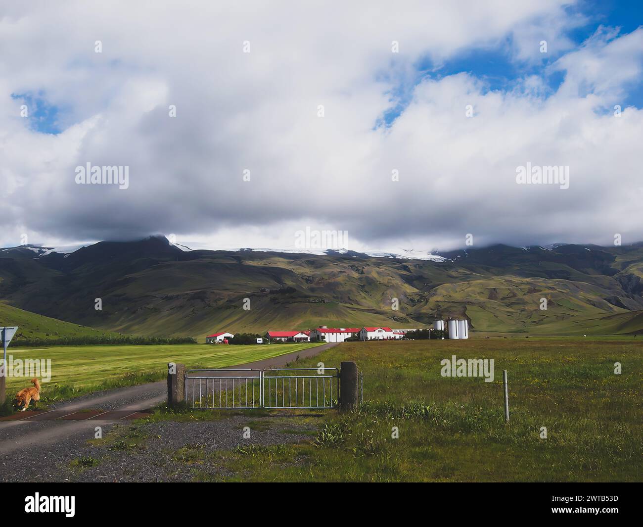 2010 eruption eyjafjallajökull volcano hi-res stock photography and ...