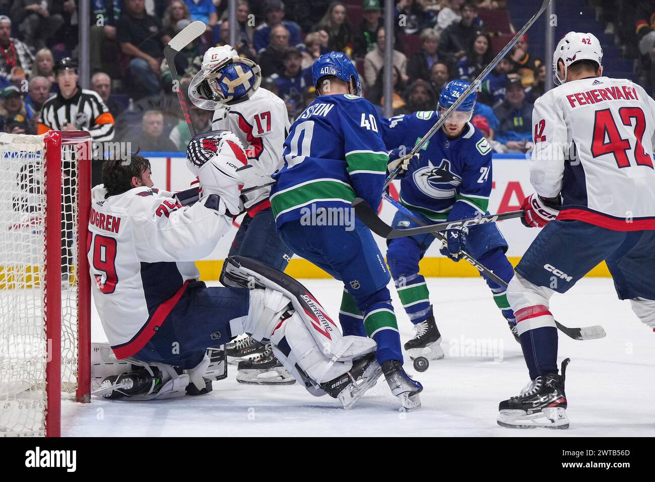 Washington Capitals goalie Charlie Lindgren (79) loses his mask after ...