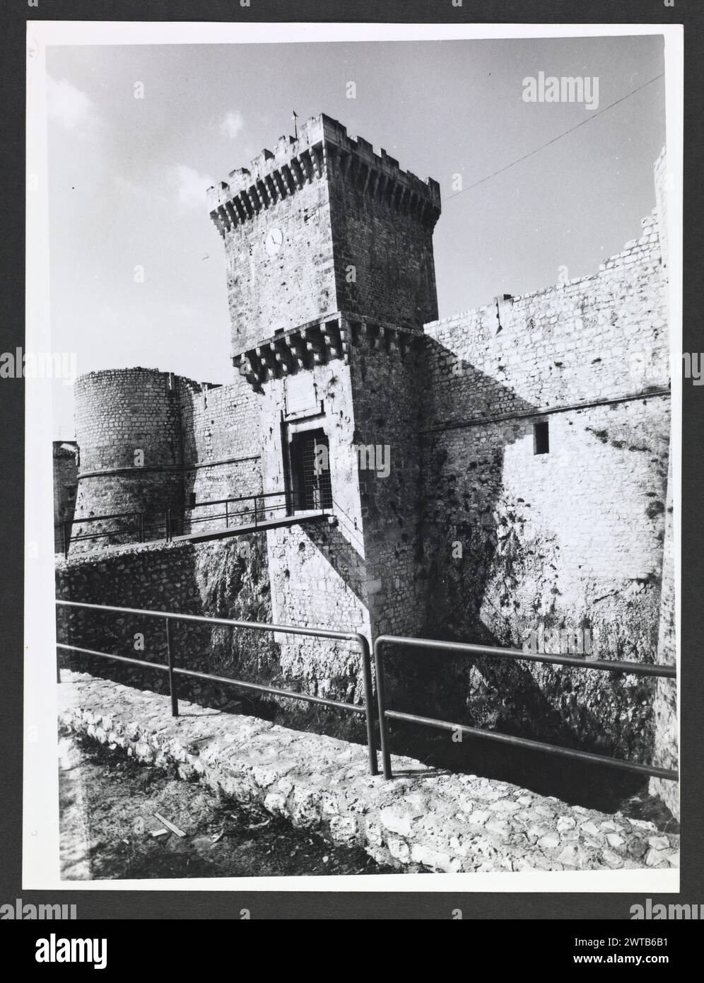 Abruzzo L'Aquila Ortucchio Castello Piccolomini. Hutzel, Max 1960-1990 ...
