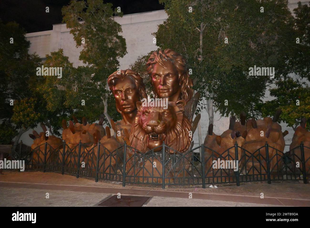Las Vegas, Nevada, USA 7th March 2024 Siegfried & Roy Statue and Plaza ...