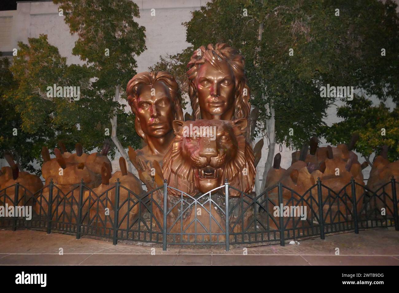 Las Vegas, Nevada, USA 7th March 2024 Siegfried & Roy Statue and Plaza ...