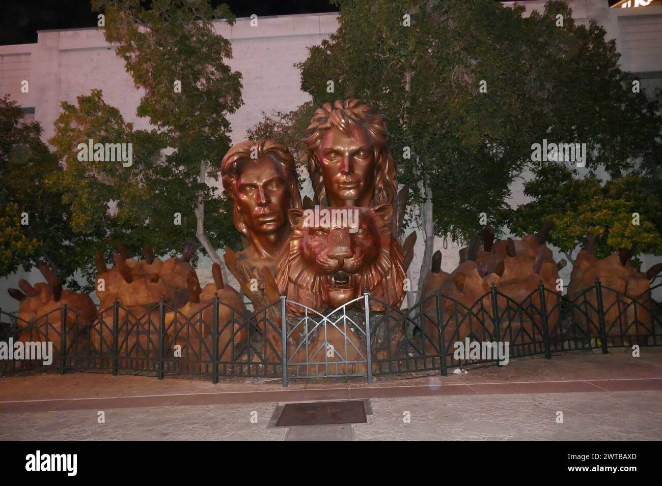 Las Vegas, Nevada, USA 7th March 2024 Siegfried & Roy Statue and Plaza ...