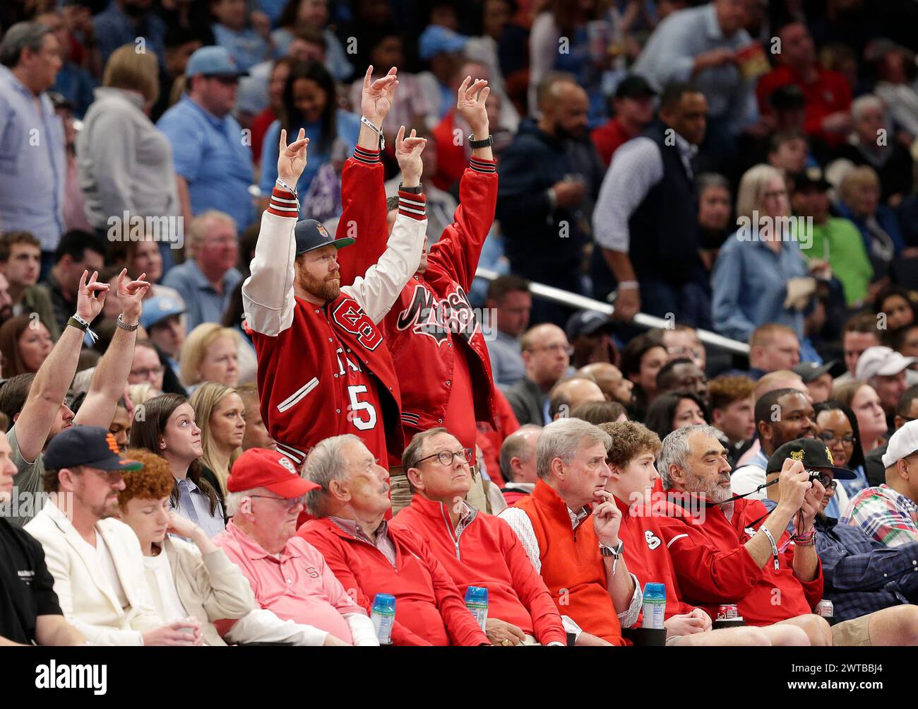 North carolina state wolfpack mens basketball hi-res stock photography ...