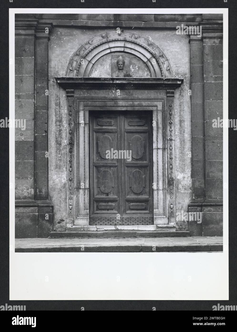 Portal 1507 hi-res stock photography and images - Alamy