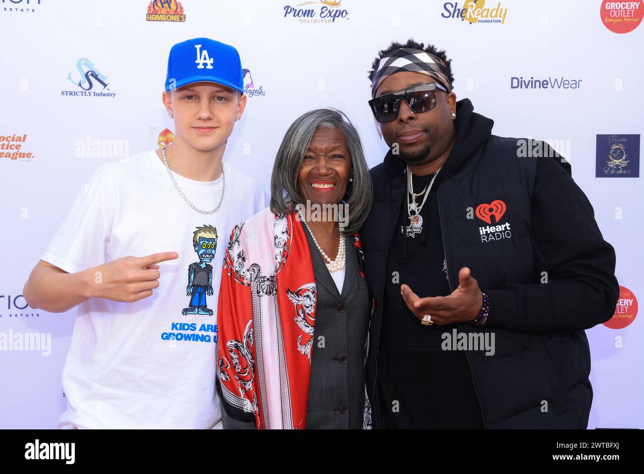 Community idols hi-res stock photography and images - Alamy