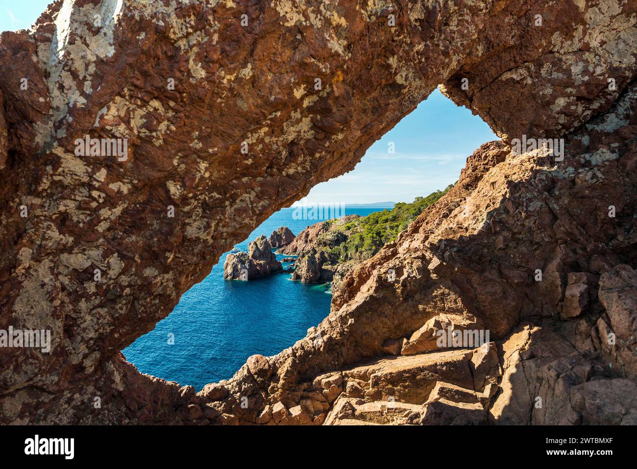 Coast and red rocks, Cap du Dramont, Massif de l'Esterel, Esterel ...