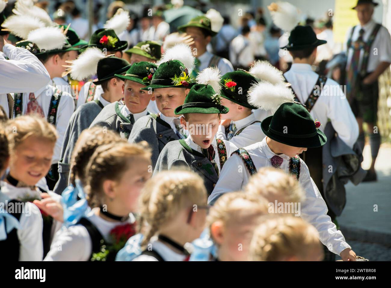 Traditional traditional costume parade, Garmisch-Partenkirchen ...