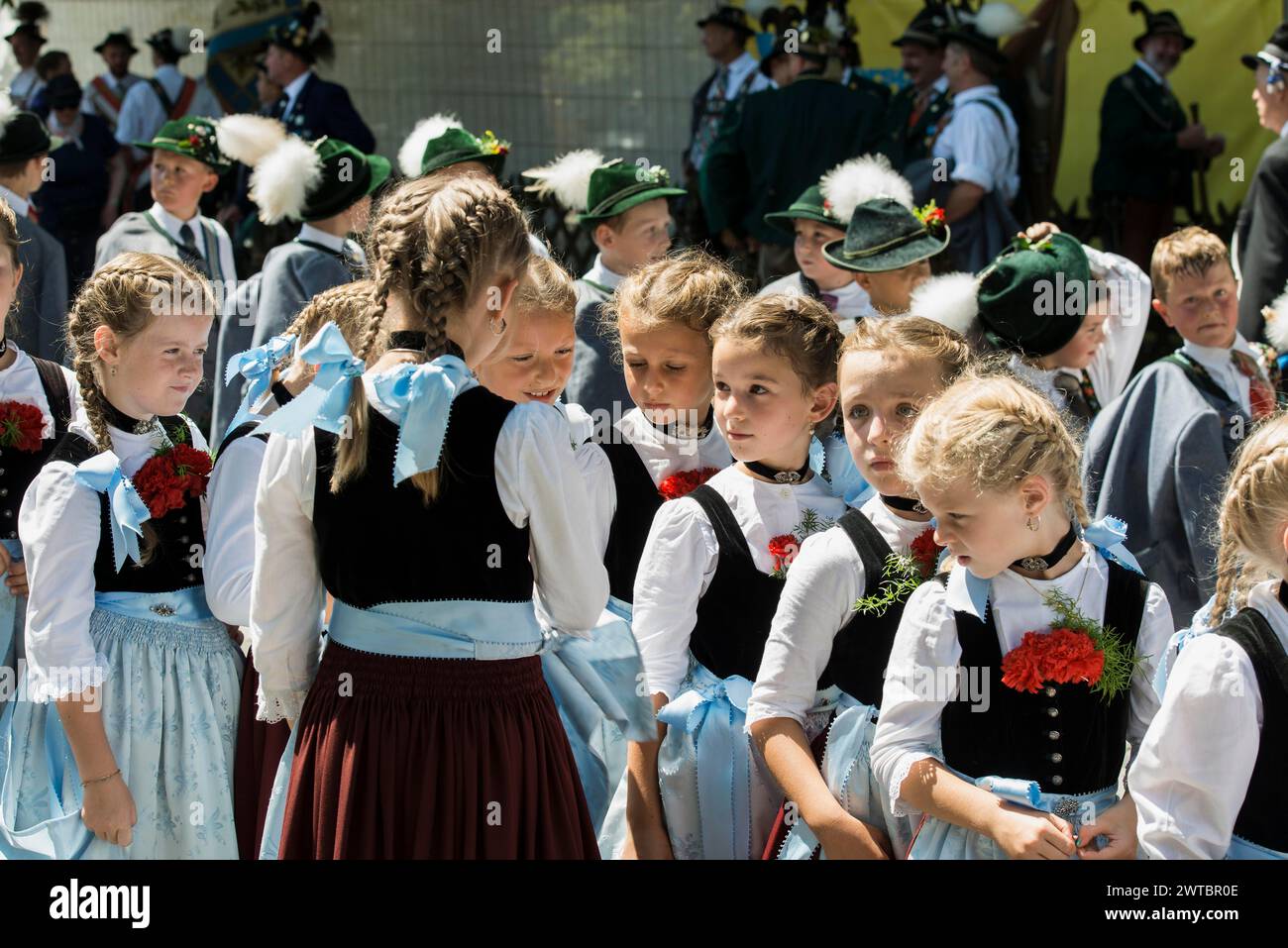 Traditional traditional costume parade, Garmisch-Partenkirchen ...