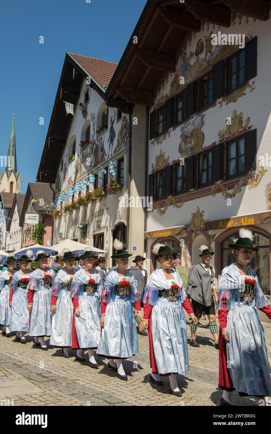 Traditional traditional costume parade, Garmisch-Partenkirchen ...