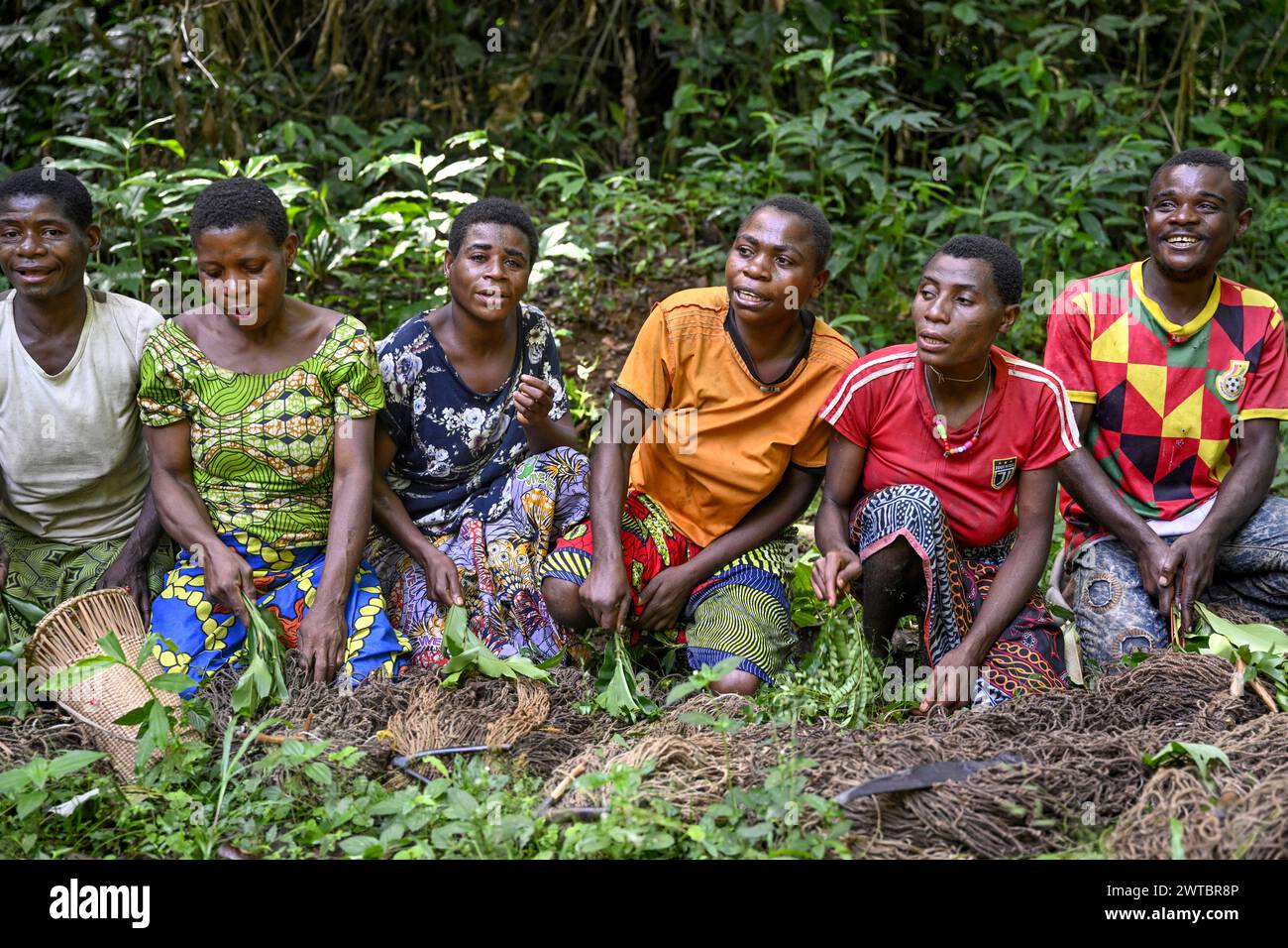 Pygmies of the Baka or BaAka people swear to hunt, hunting magic, net ...