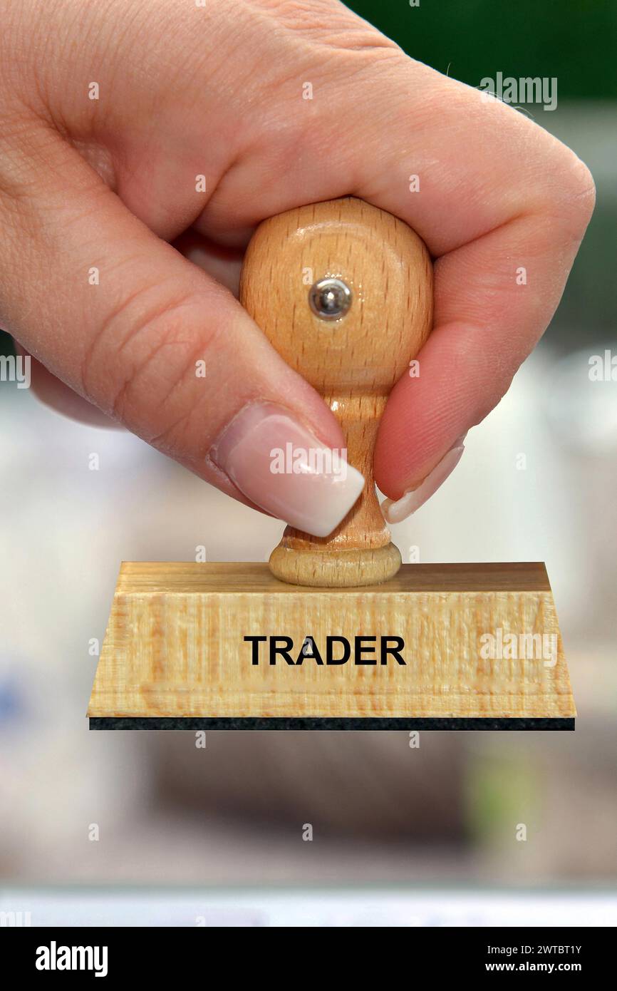 Womans hand holding money hi-res stock photography and images - Alamy