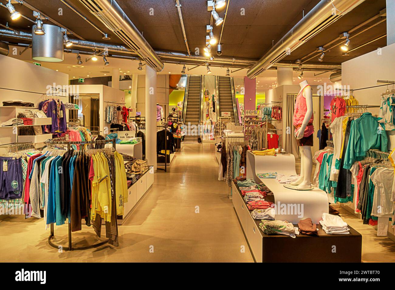 Children's clothing, children's department stores', children's fashion ...