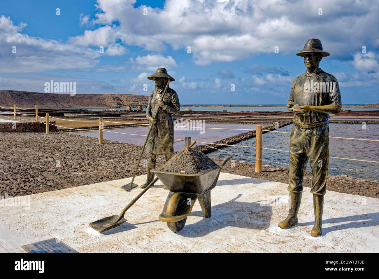 Sculptures of salt workers, sea salt extraction, Janubio salt flats ...