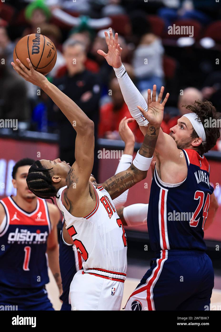 Chicago, USA. 16th Mar, 2024. Chicago Bulls' Dalen Terry (C) shoots ...