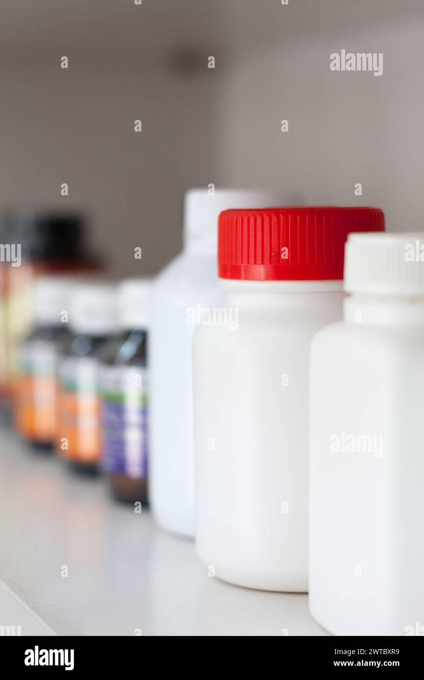 Prescription bottles on shelf hi-res stock photography and images - Alamy