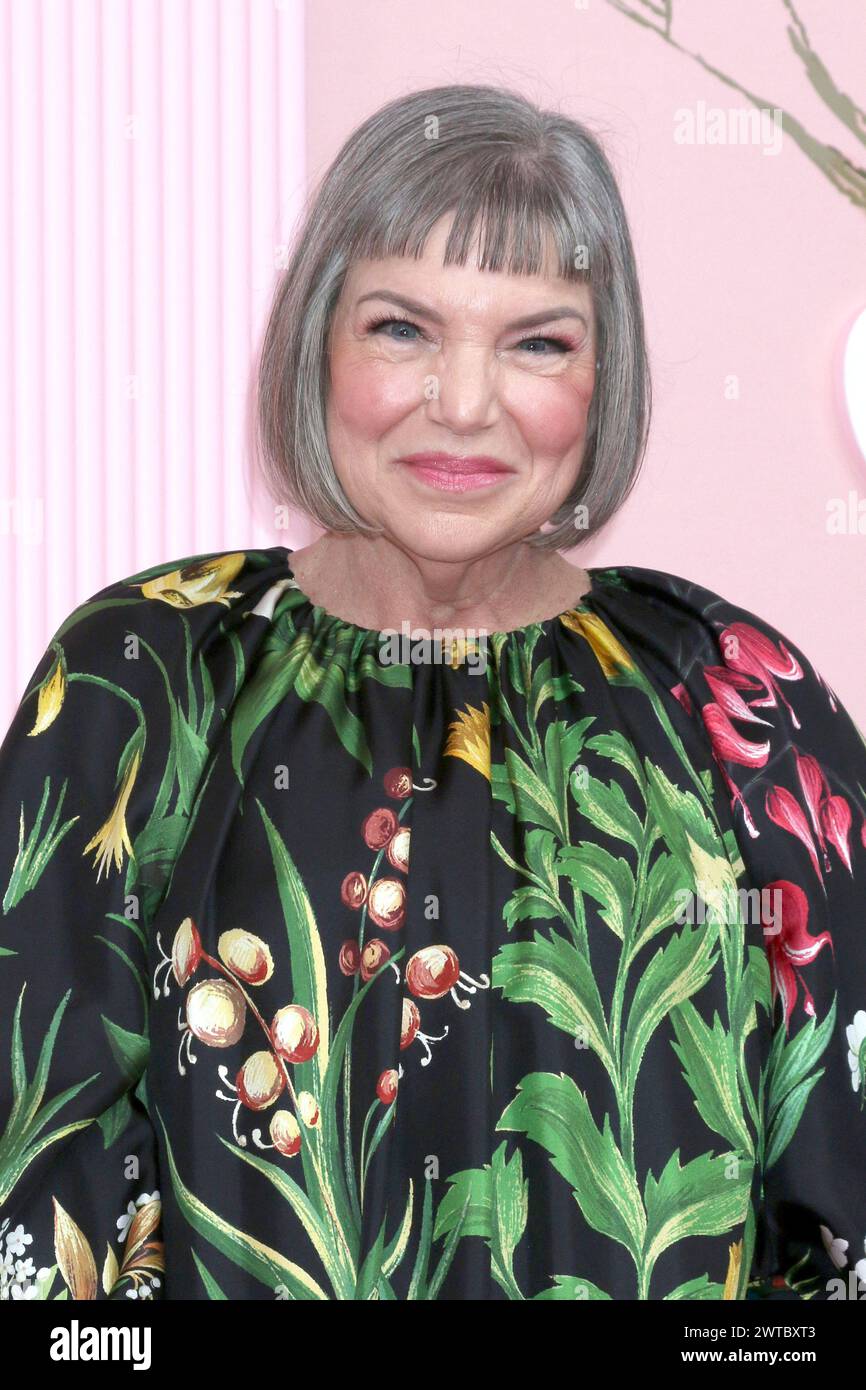LOS ANGELES - MAR 14: Mindy Cohn at the Palm Royal World Premiere ...