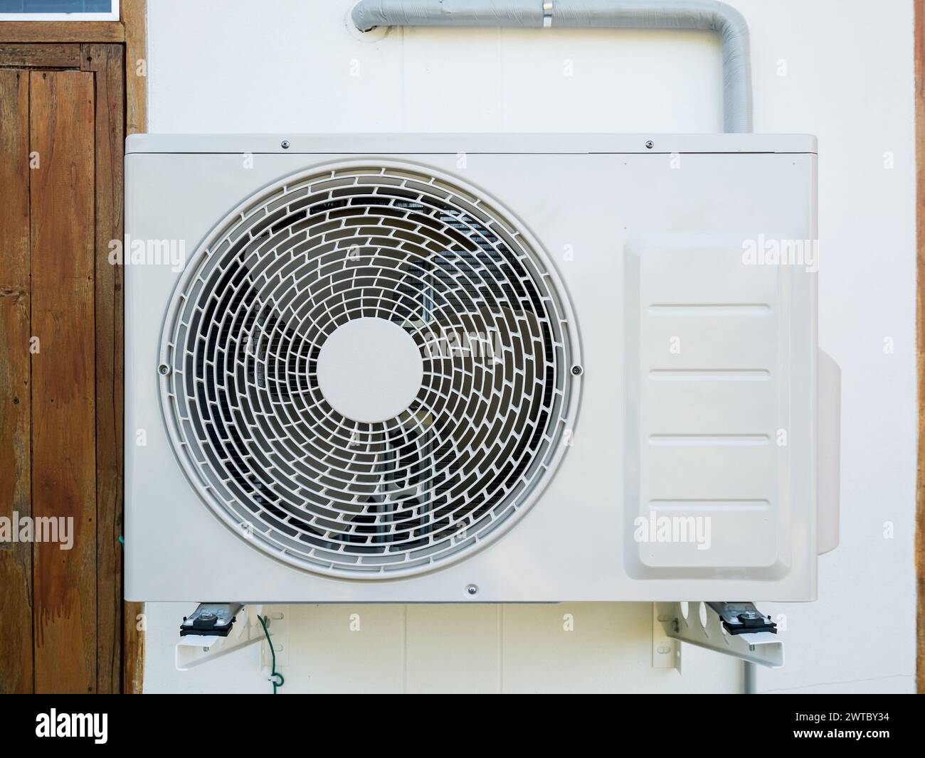 Air conditioning compressor outdoor unit Stock Photo - Alamy
