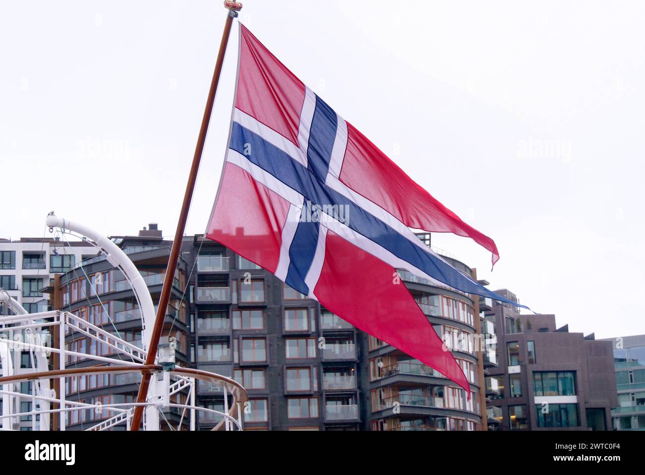 Oslo Norwegen Stadtfotos und Besonderheiten Norwegen Flagge an ...