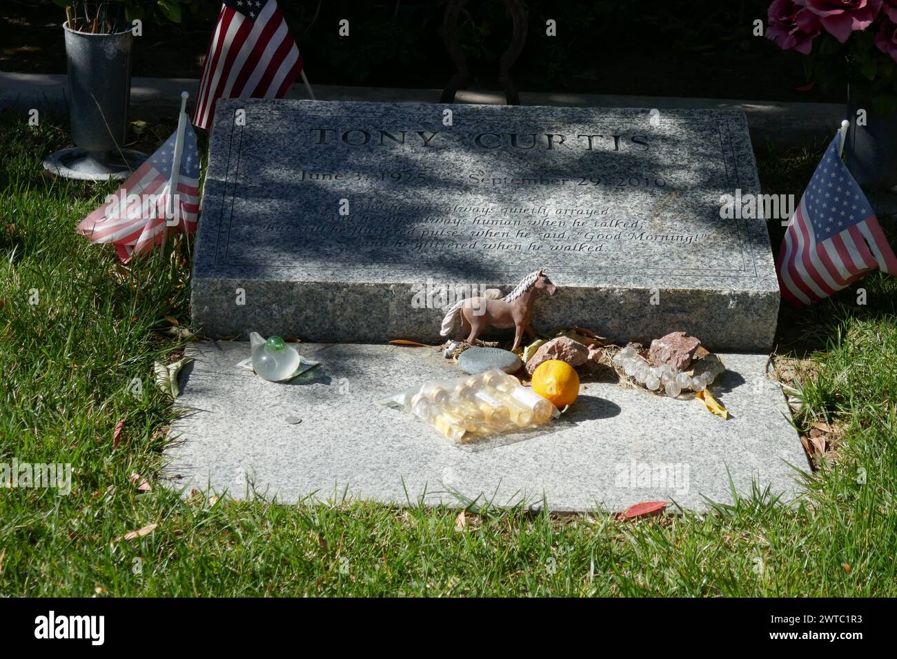 Las Vegas, Nevada, USA 8th March 2024 Actor Tony Curtis Grave in Legacy ...