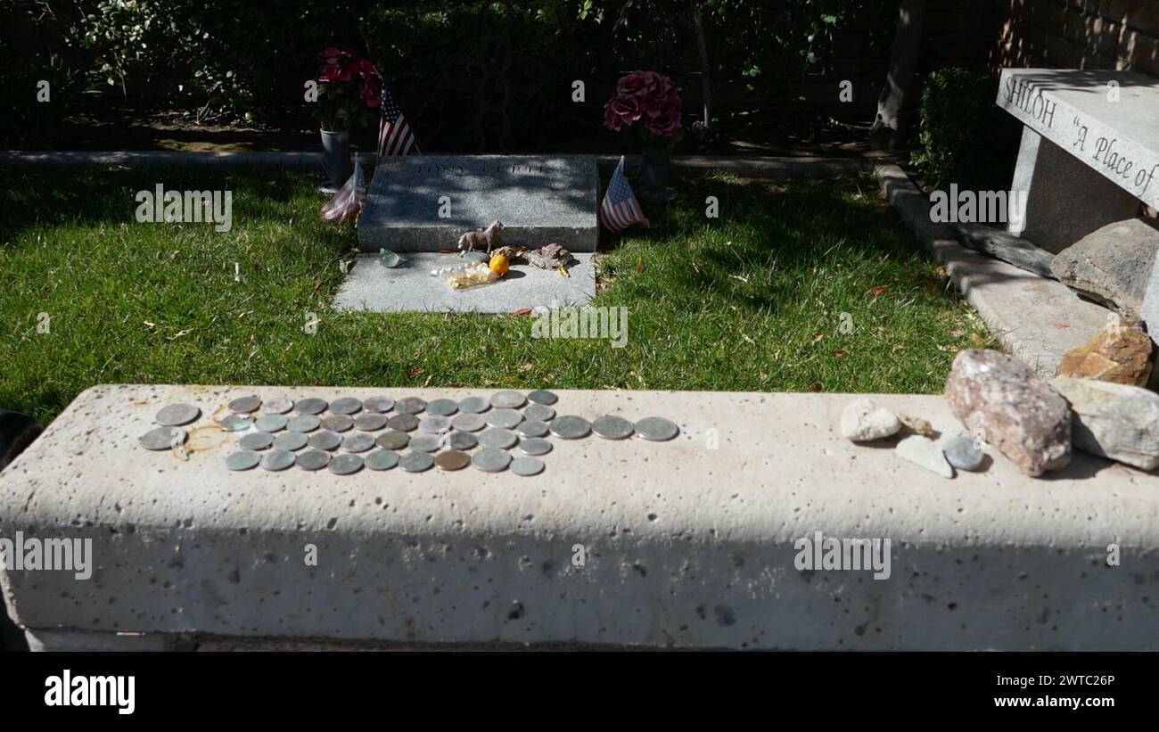 Las Vegas, Nevada, USA 8th March 2024 Actor Tony Curtis Grave in Legacy ...