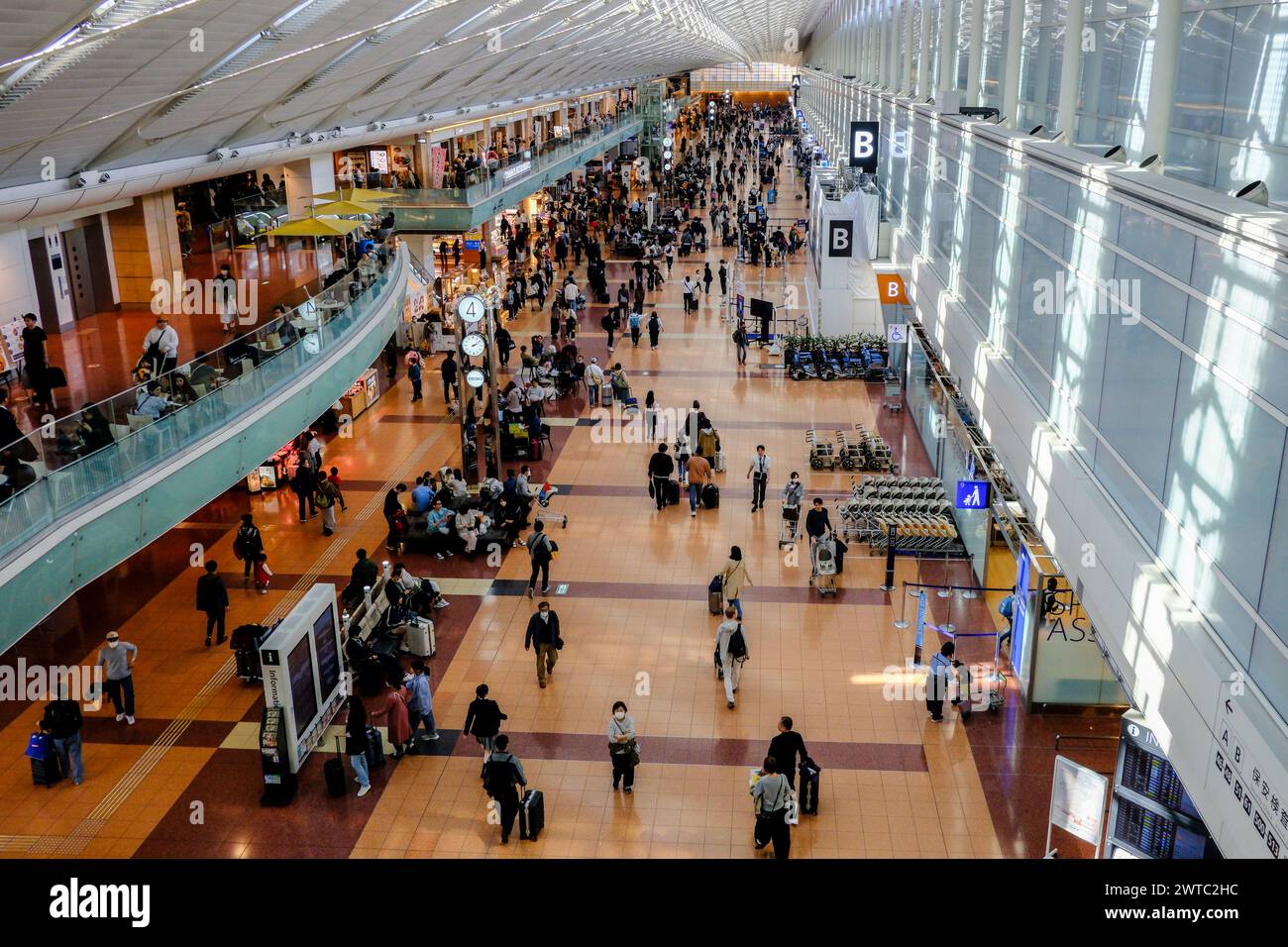 Haneda airport terminal 1 hi-res stock photography and images - Alamy