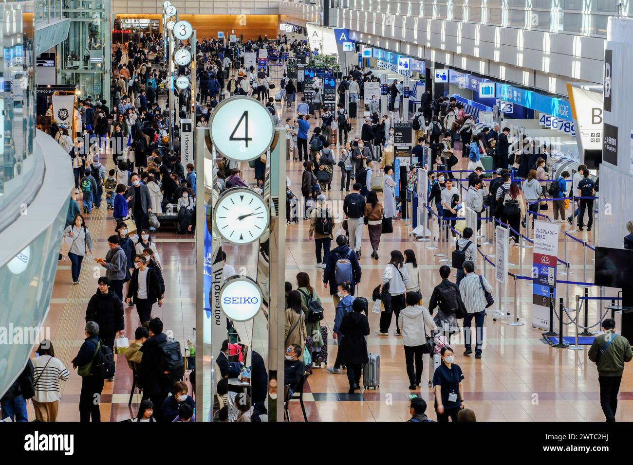 Haneda airport terminal 1 hi-res stock photography and images - Alamy