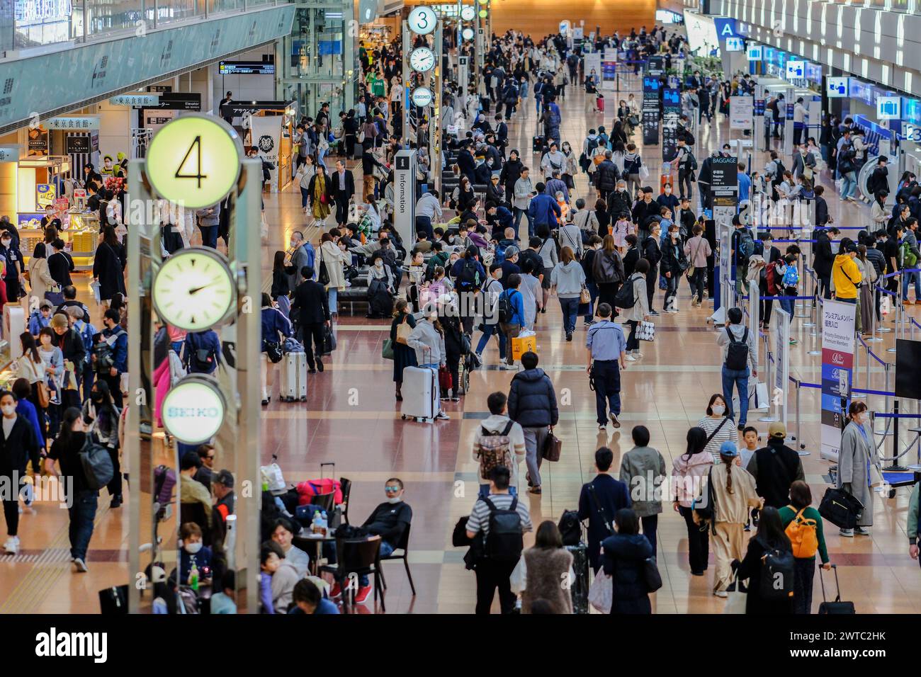 Haneda airport terminal 1 hi-res stock photography and images - Alamy