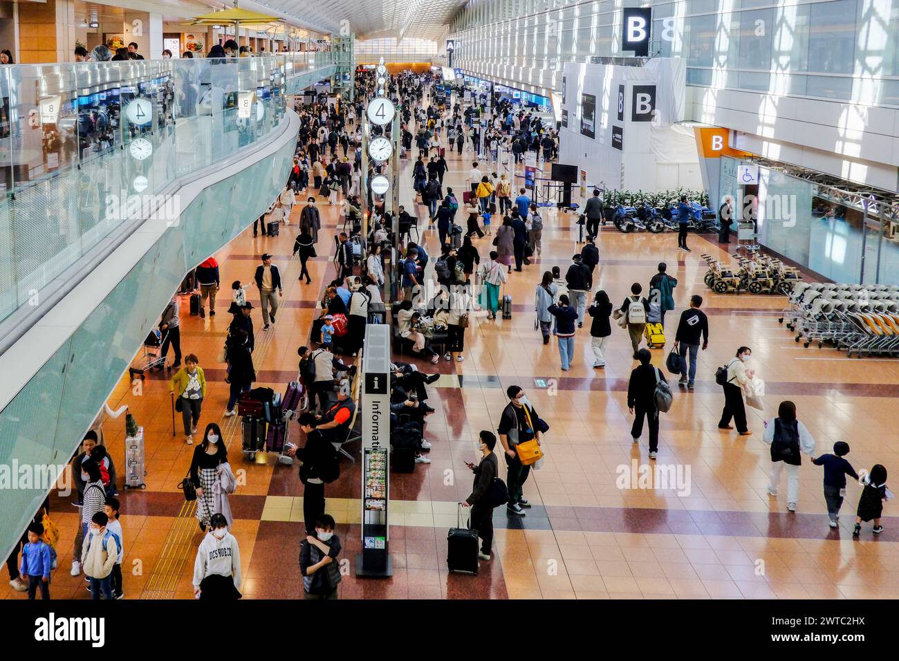 Haneda airport terminal 1 hi-res stock photography and images - Alamy