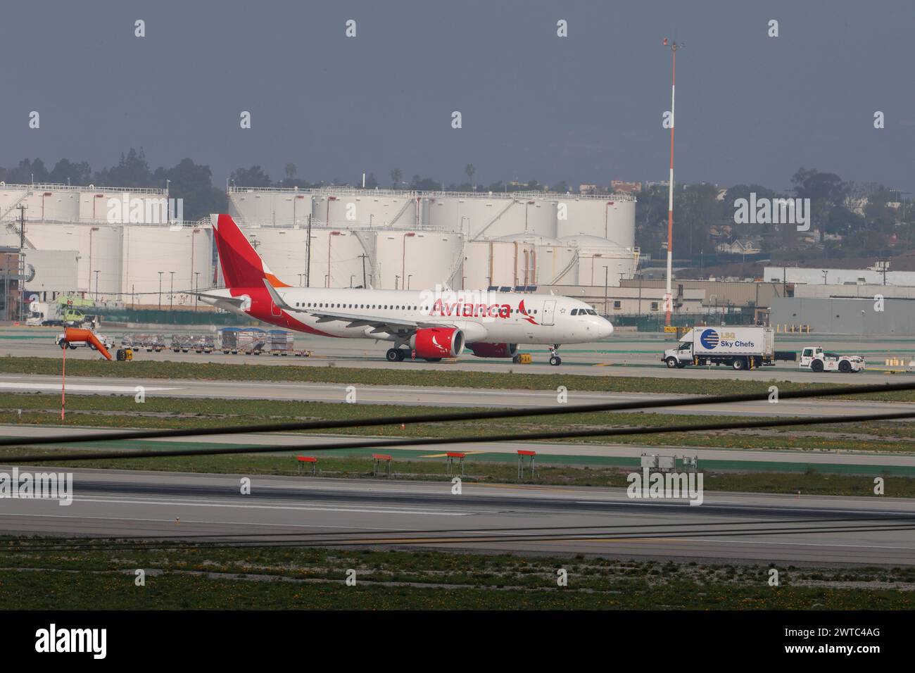 N769AV Avianca El Salvador Airbus A320-251N am Los Angeles ...
