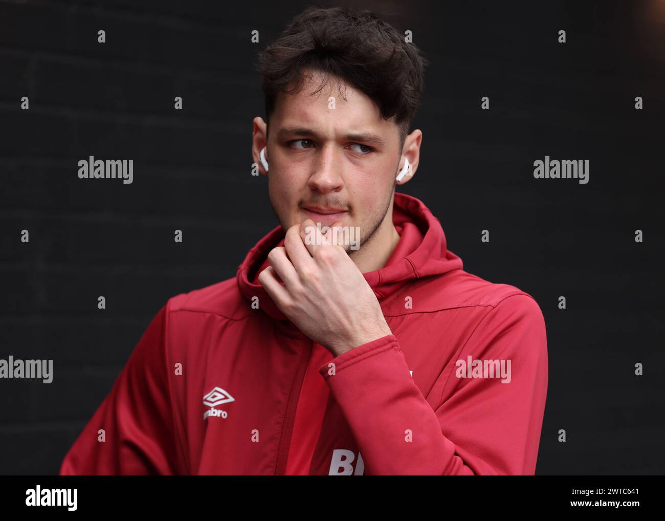 James trafford 2024 burnley hi-res stock photography and images - Alamy
