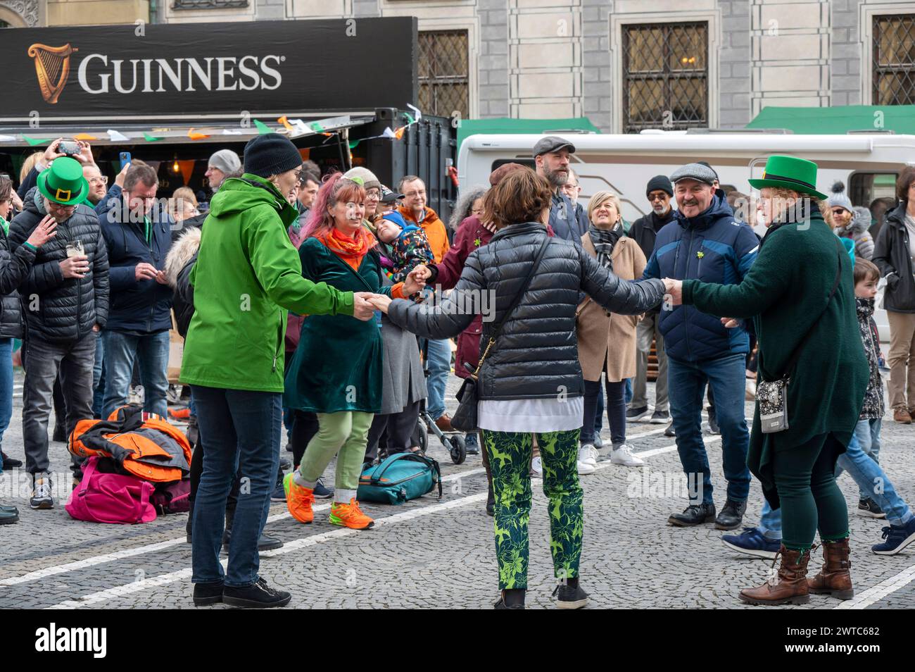 Muenchen, St. Patricks Day Festival 2024 auf dem Odeonsplatz, Musik mit ...
