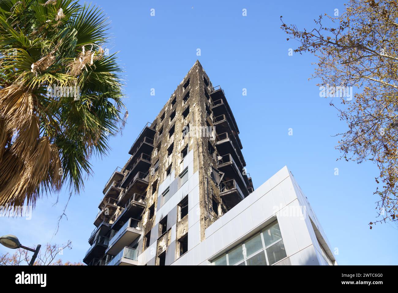 Fire residential building city hi-res stock photography and images - Alamy