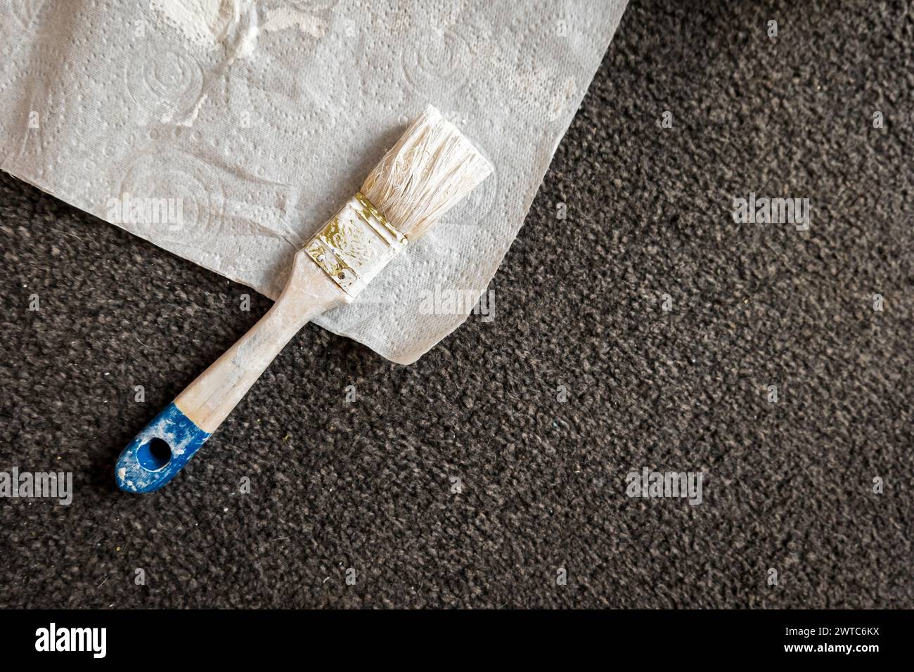 Paint brush on paper tissue during home renovation Stock Photo - Alamy
