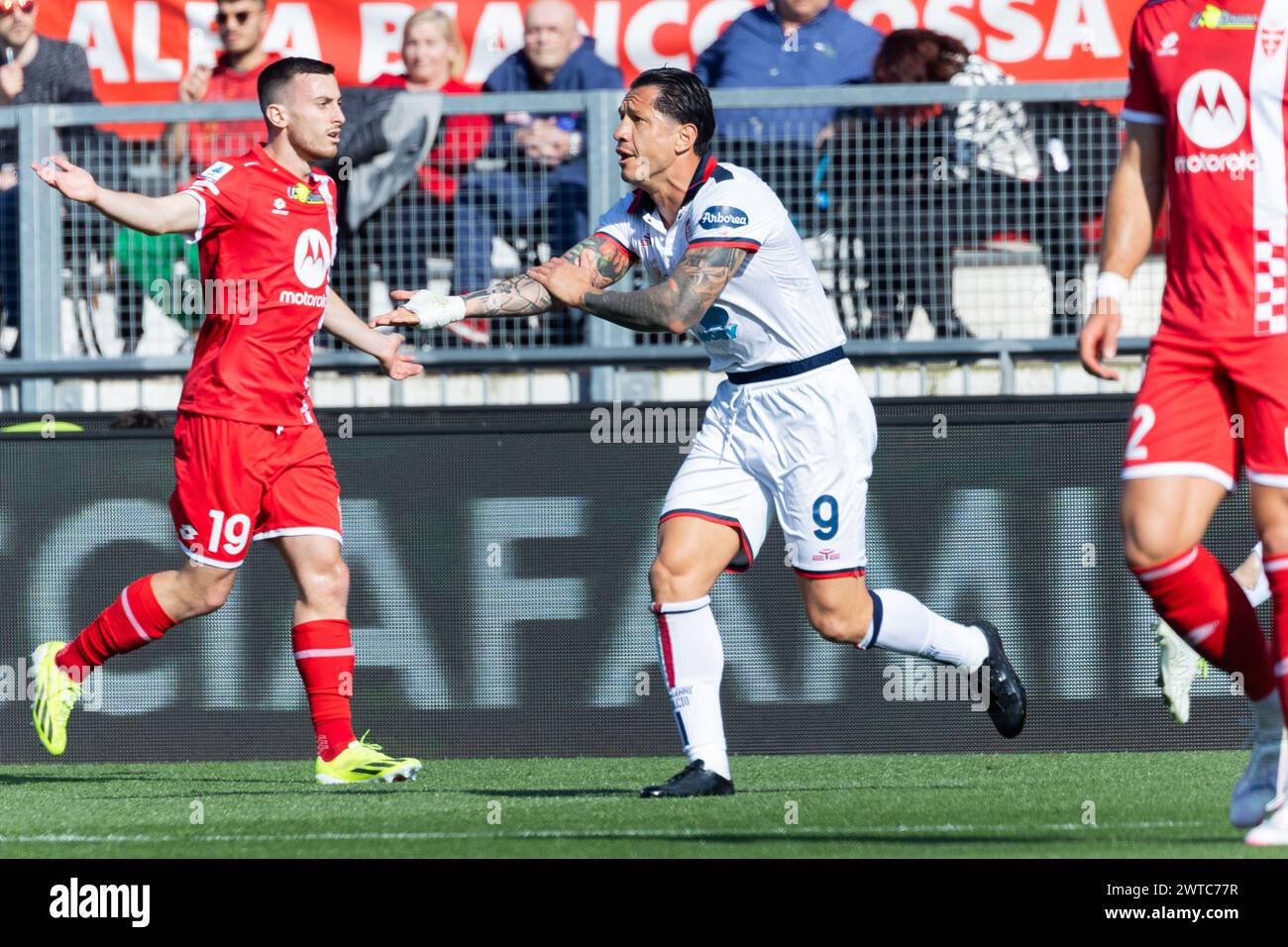 Gianluca Lapadula in action during the Serie A football match between ...