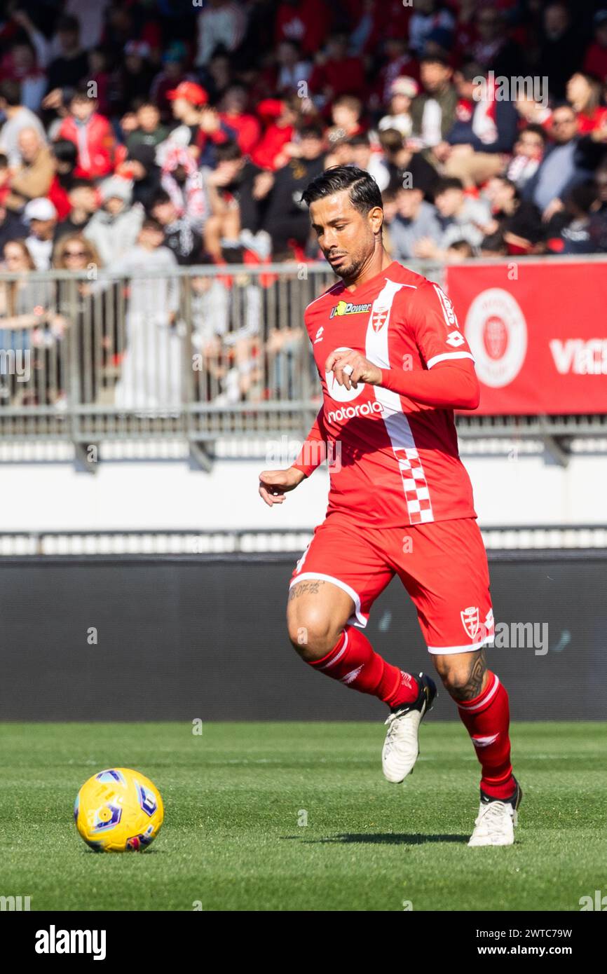 Armando Izzo in action during the Serie A football match between AC ...