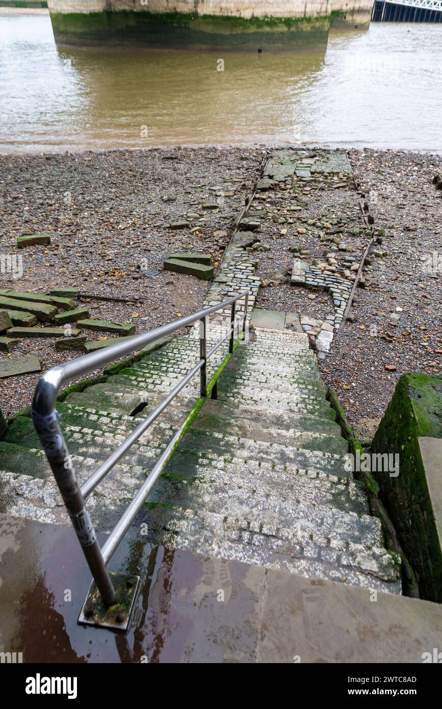 Horselydown Old Stairs, ancient access to the River Thames near Tower ...